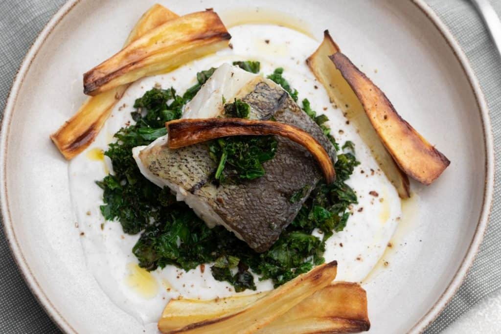 Schelvis met boerenkool in kokossaus - Lowcarbchef.nl